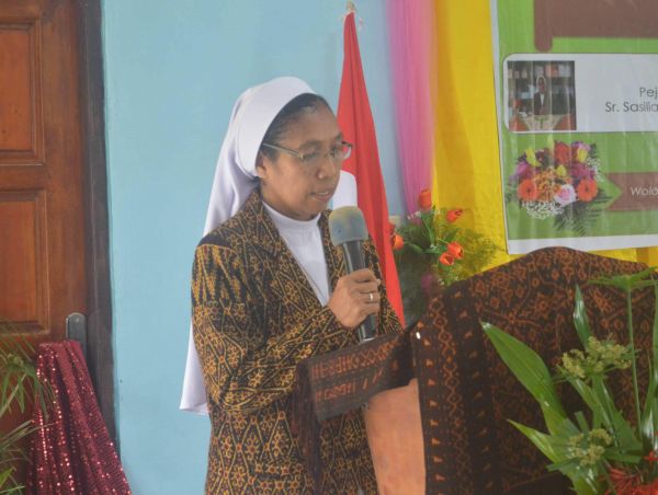 11 Tahun Mengabdi di SMP Swasta Katolik Wolowaru, Suster Louisse, CIJ ...