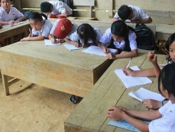Antara Sekolah Rakyat dan Sekolah Gratis