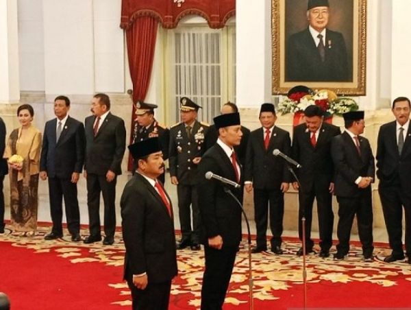 Jokowi Lantik Hadi Tjahjanto Sebagai Menko Polhukam dan AHY Menteri ATR